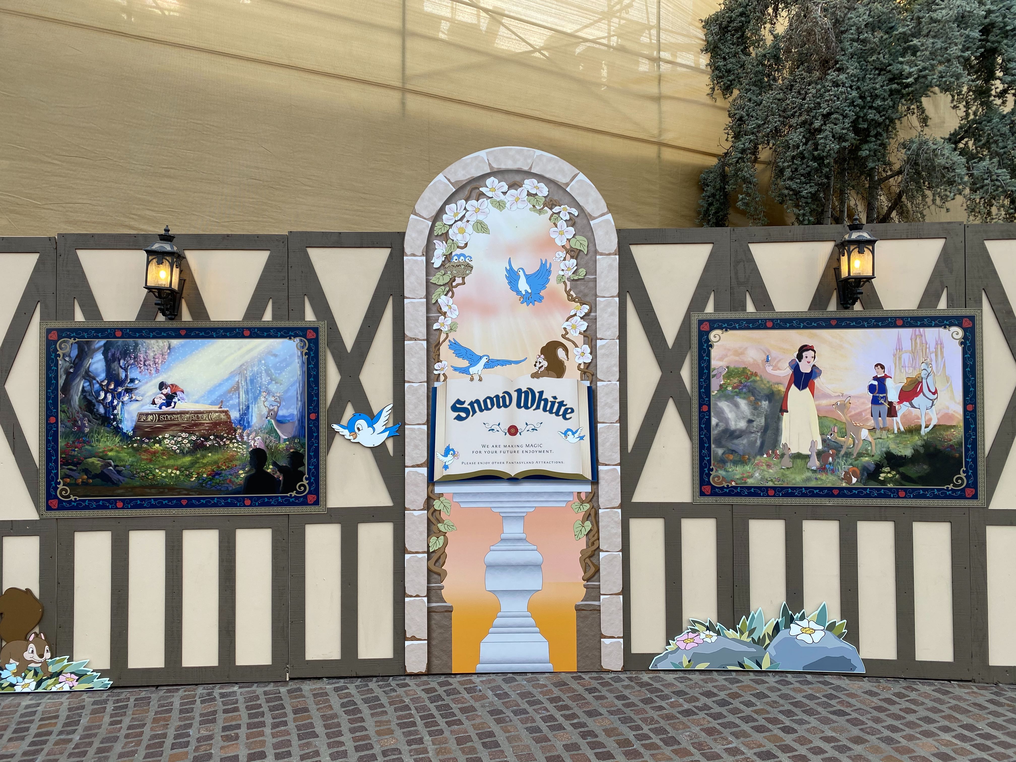 PHOTOS: New Construction Wall Art and Scrim Now Surrounding Snow White ...