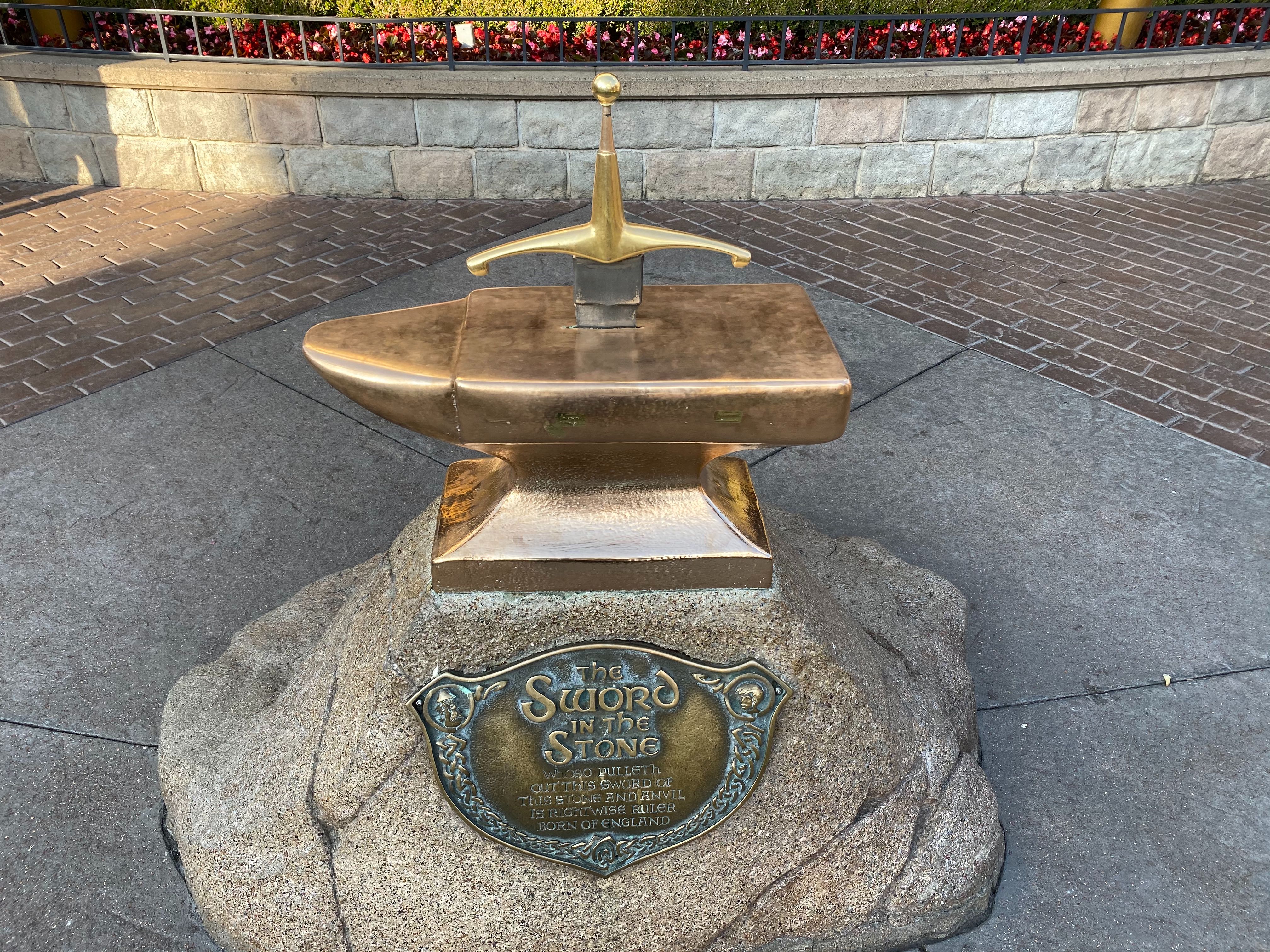 UPDATE: Guest Actually Removed The Sword in the Stone at Disneyland ...