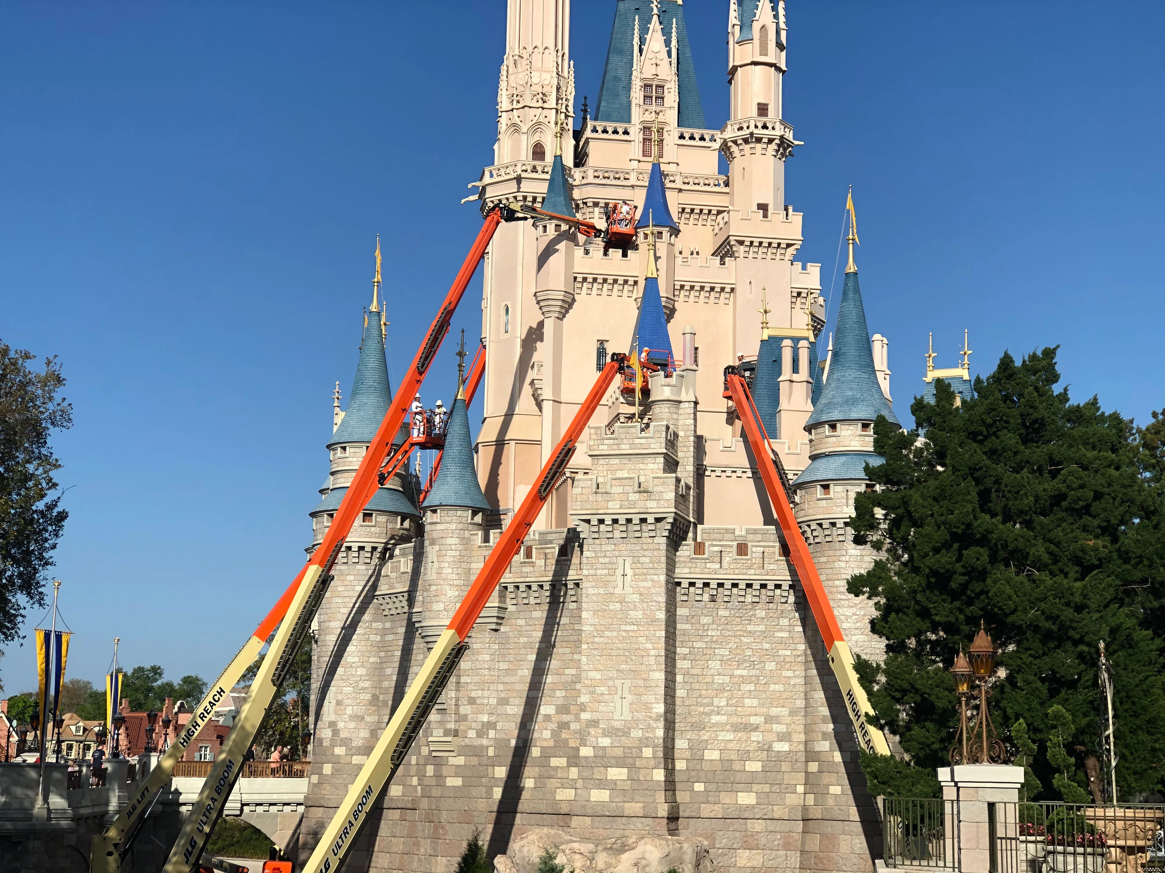 PHOTOS: New "Rose Pink" Paint Applied to Cinderella Castle at the Magic ...